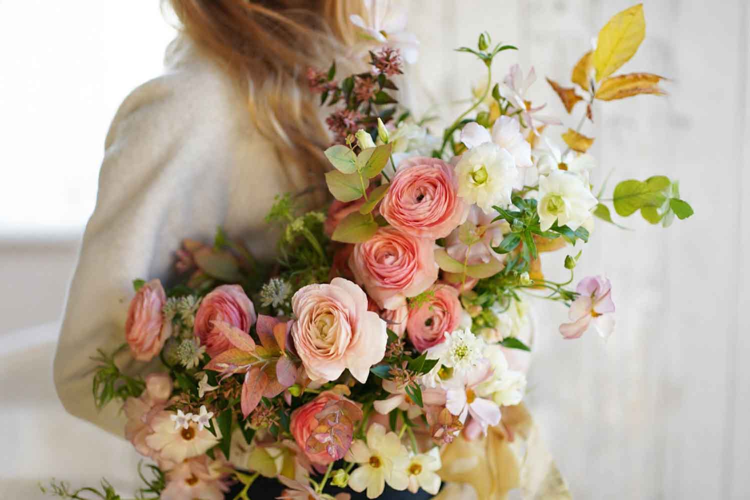 Spring bridal bouquet by Clémentine Lévy, presented by Homo Faber